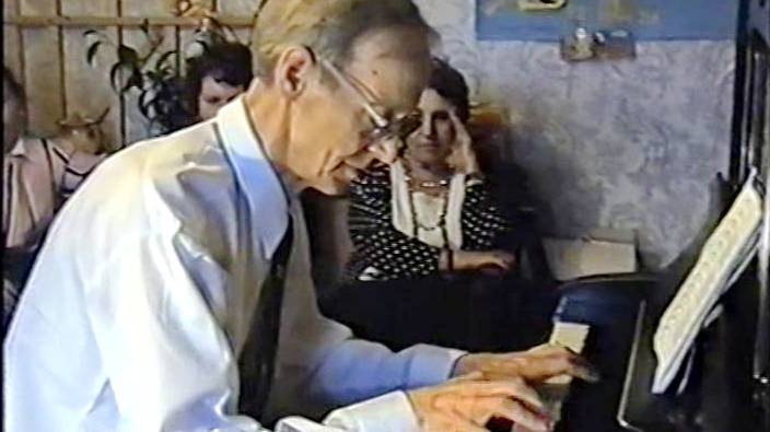 "Атомный гриб" - не до конца (запись 1998 г.). Исполняет автор - Лолий Шолпо  (1928–2005).