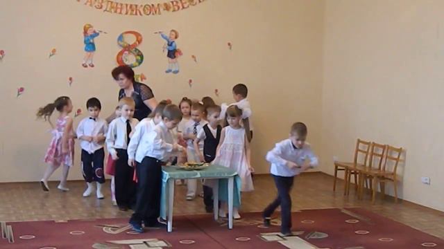 Игра Конфетки-прищепки Утренник 8 марта старшая группа