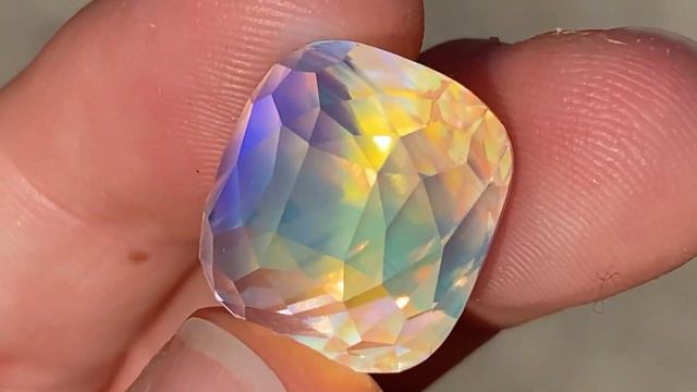 Лунный камень.