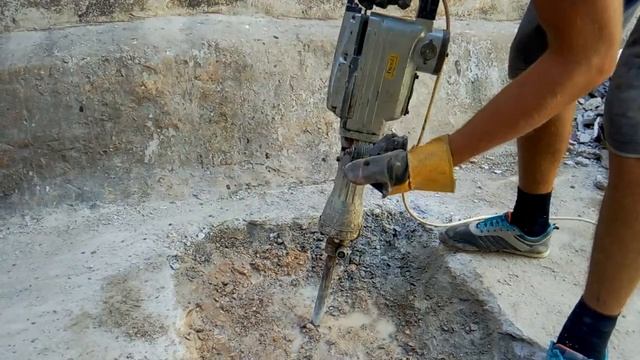 маленький но полезный совет тому у кого в руках оказался ОТБОЙНЫЙ МОЛОТОК.