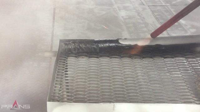 Очистка трубы 57 мм от 2-ух слойного битумного изоляционного покрытия