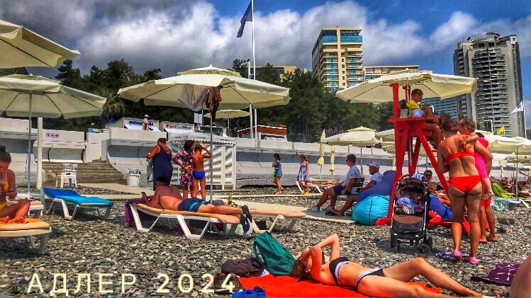 Адлер 2024. В море полно народу, туристы приехали