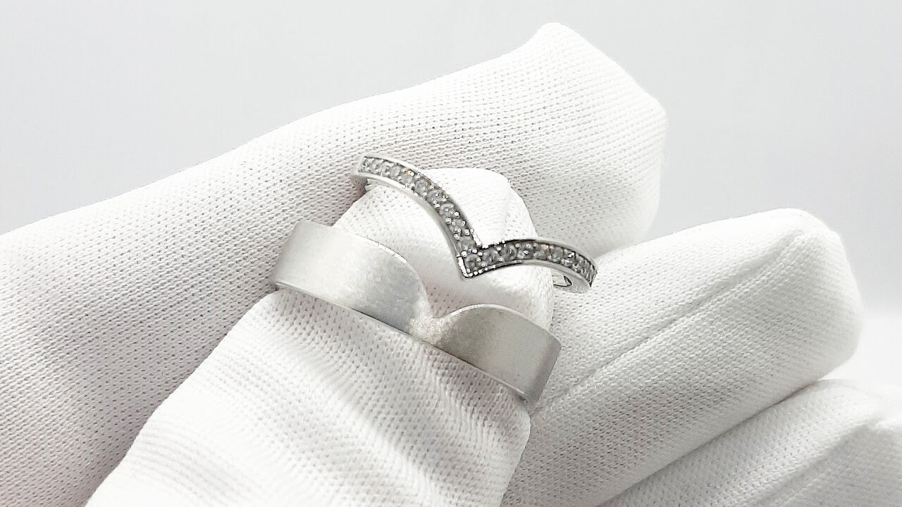 Парные обручальные кольца стыкующиеся галочки