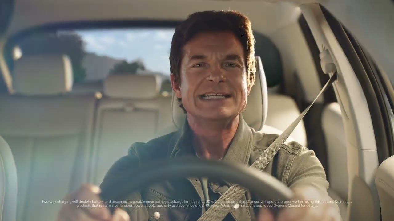 Джейсон Бейтман и электрокар (SuperBowlLVI Ad по версии Кураж-Бамбей)