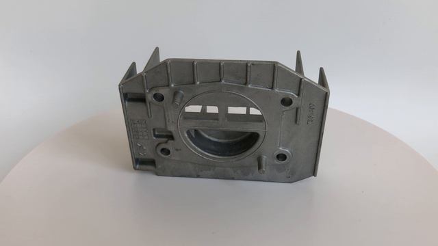 Крышка блок-цилиндра 7361400 (8973035155)