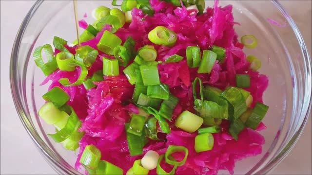 Красная капуста квашеная в смеси с белокочанной!