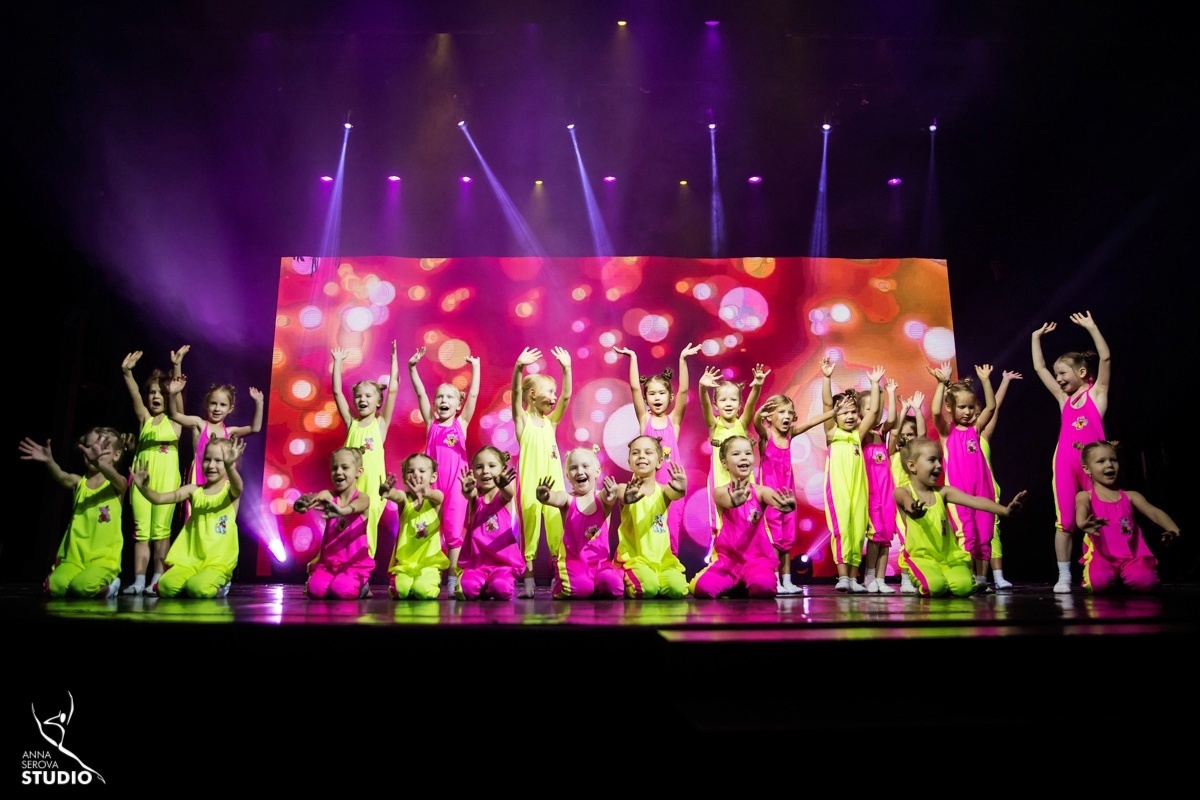 Малышки впервые на сцене! Дебют в студии Анны Серовой