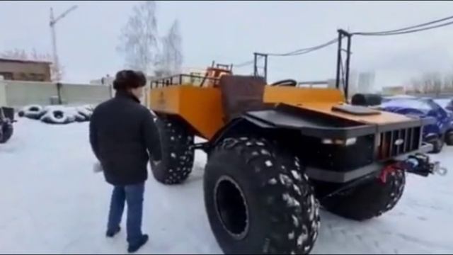 Вездеход с буровой установкой / MOTUX