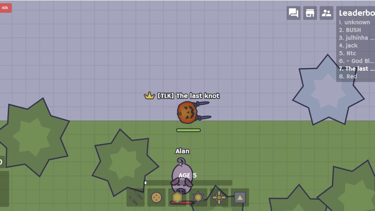 Пытаюсь выжить в игре MOMO.IO.