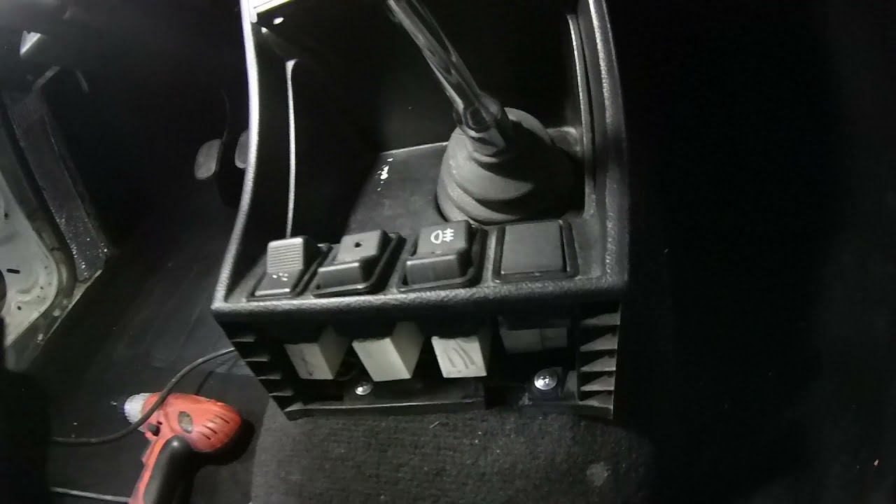 Шумоизоляция салона ВАЗ 2107 своими руками. Установка бороды и планы на следующее видео. (Часть 7)