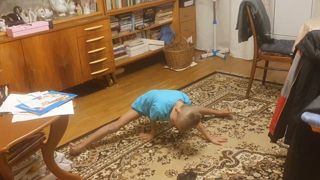 Тяну шпагат