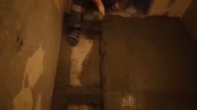 Как залить пол грубым ровнителем. Стяжка пола.