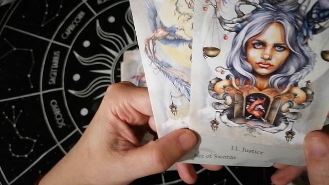 Распаковка и краткий обзор колоды Lorenzi Tarot