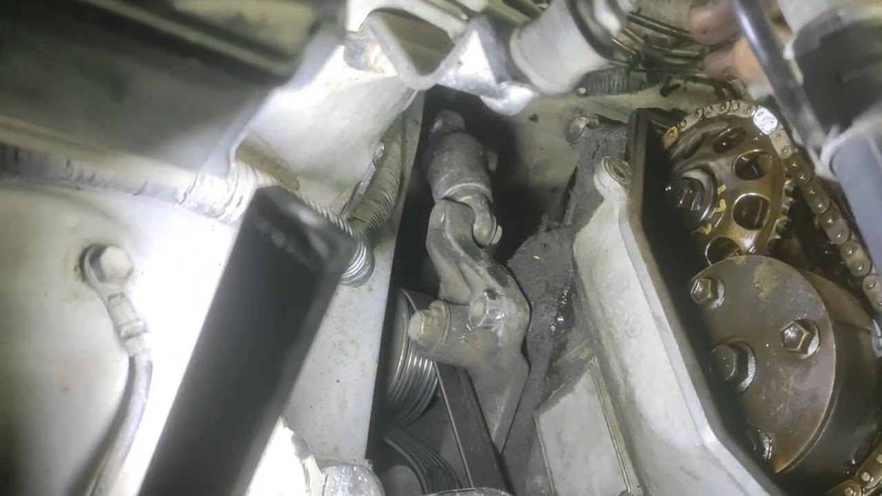 Стук в двигателе из за амортизатора)))