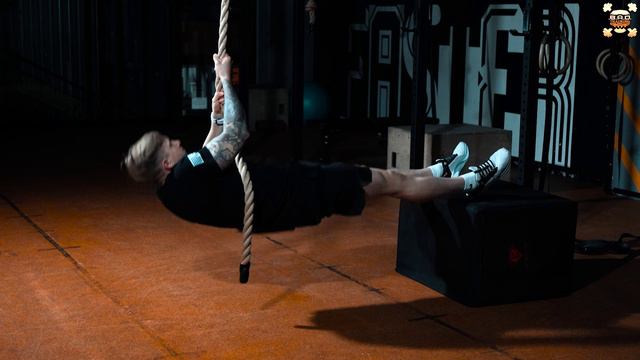 Подъем по канату ноги на тумбе