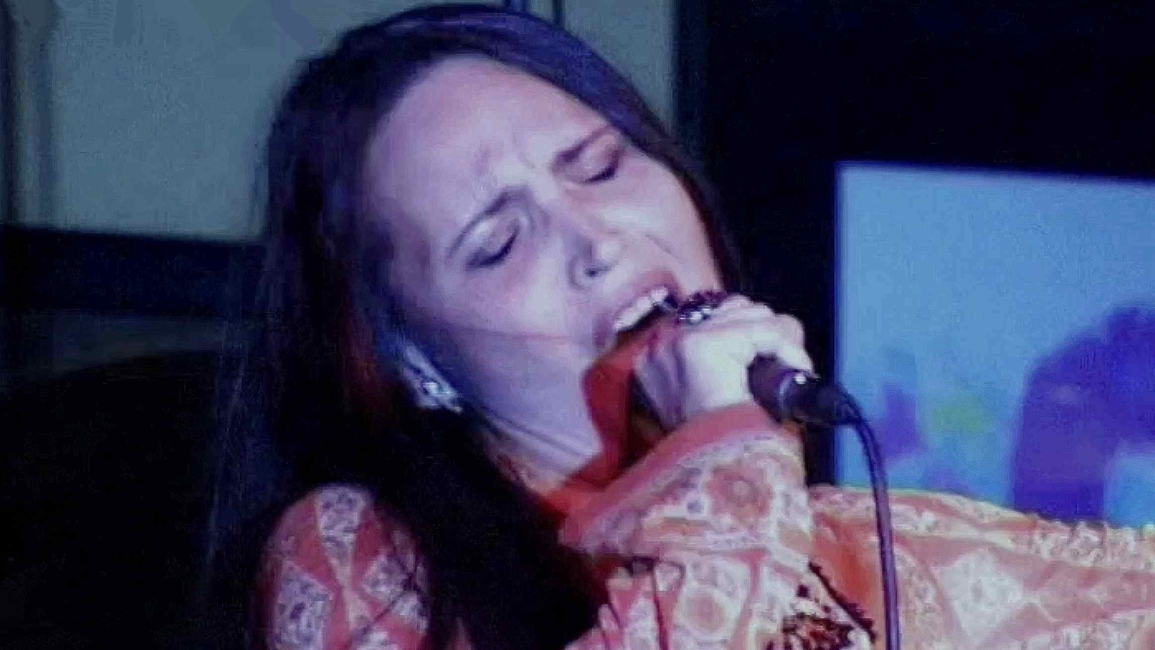 ИНЕС певица. Клуб "Hard rock". 2005г.