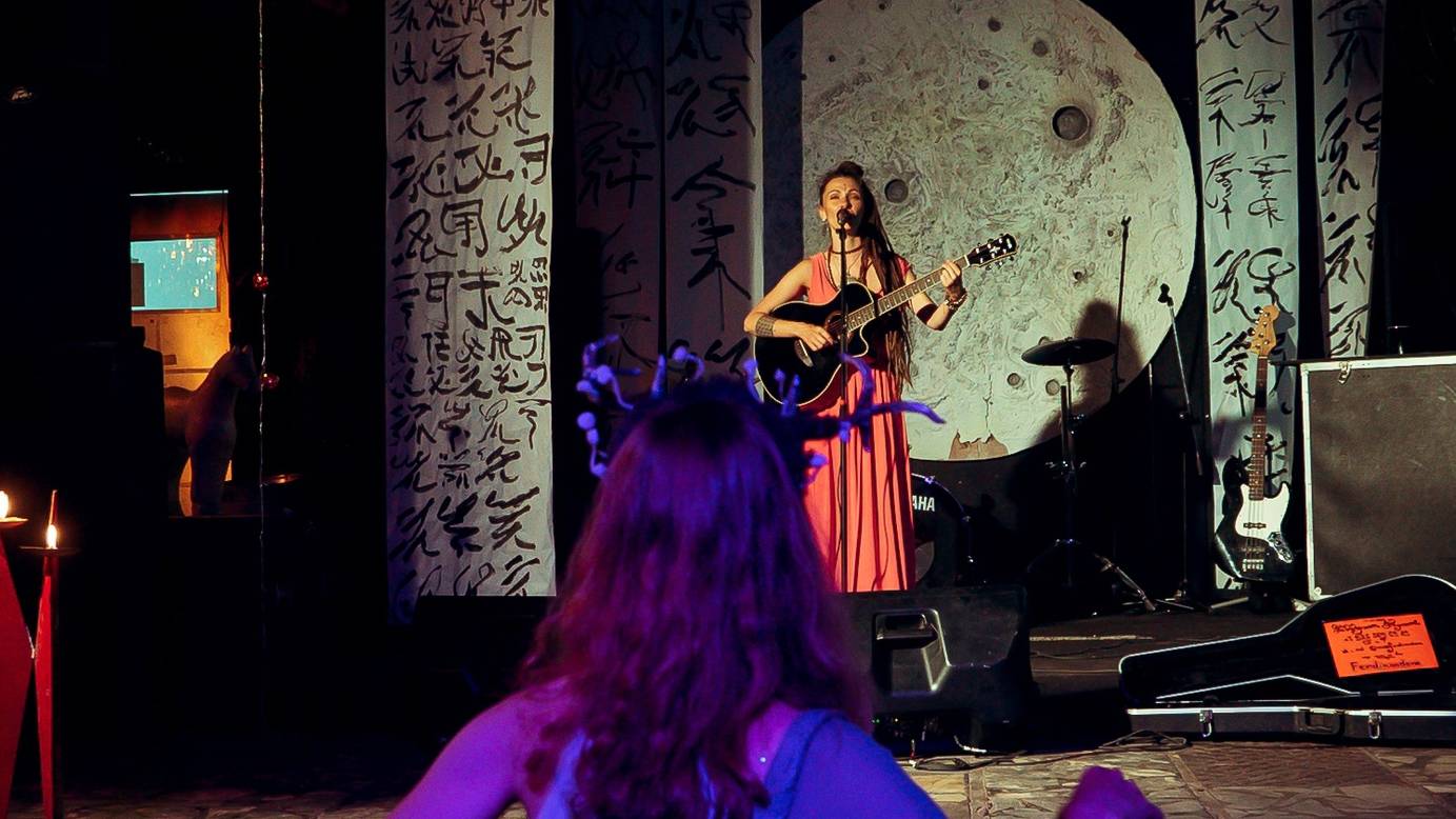 "СТРУНА"... (Фото БЫЛЬ ПЫЛЬНАЯ (Коломна), музыка группы "FLЁUR" (Одесса))