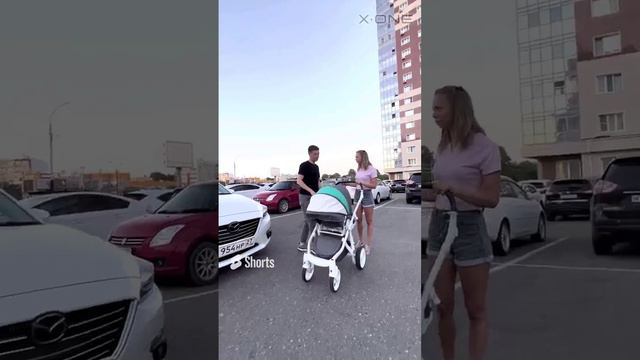 Наказал мамашу за невнимательность _ пешеход _ девушка _ айфон _ iphone _ машина _ дтп _ коляска