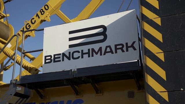 Погрузка частей ветрогенератора в порту Таганрога