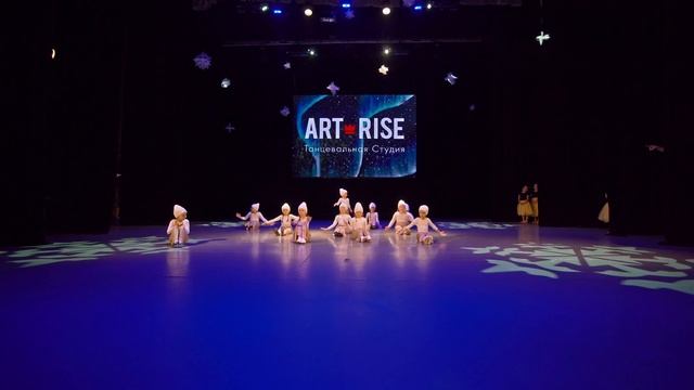 Группа по хореографии (4-6 и 6-8 лет) Зенина Виктория "Запоздавший снег"