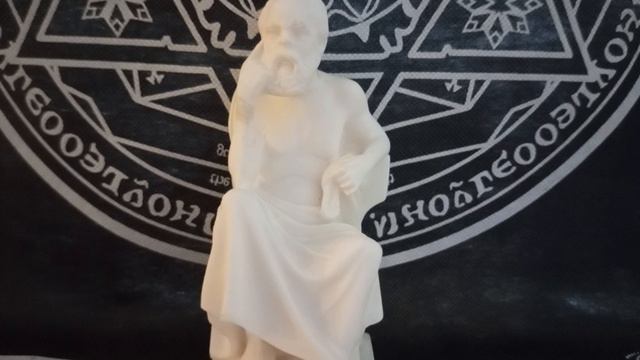 Статуя Великого Древнегреческого Философа Платона.