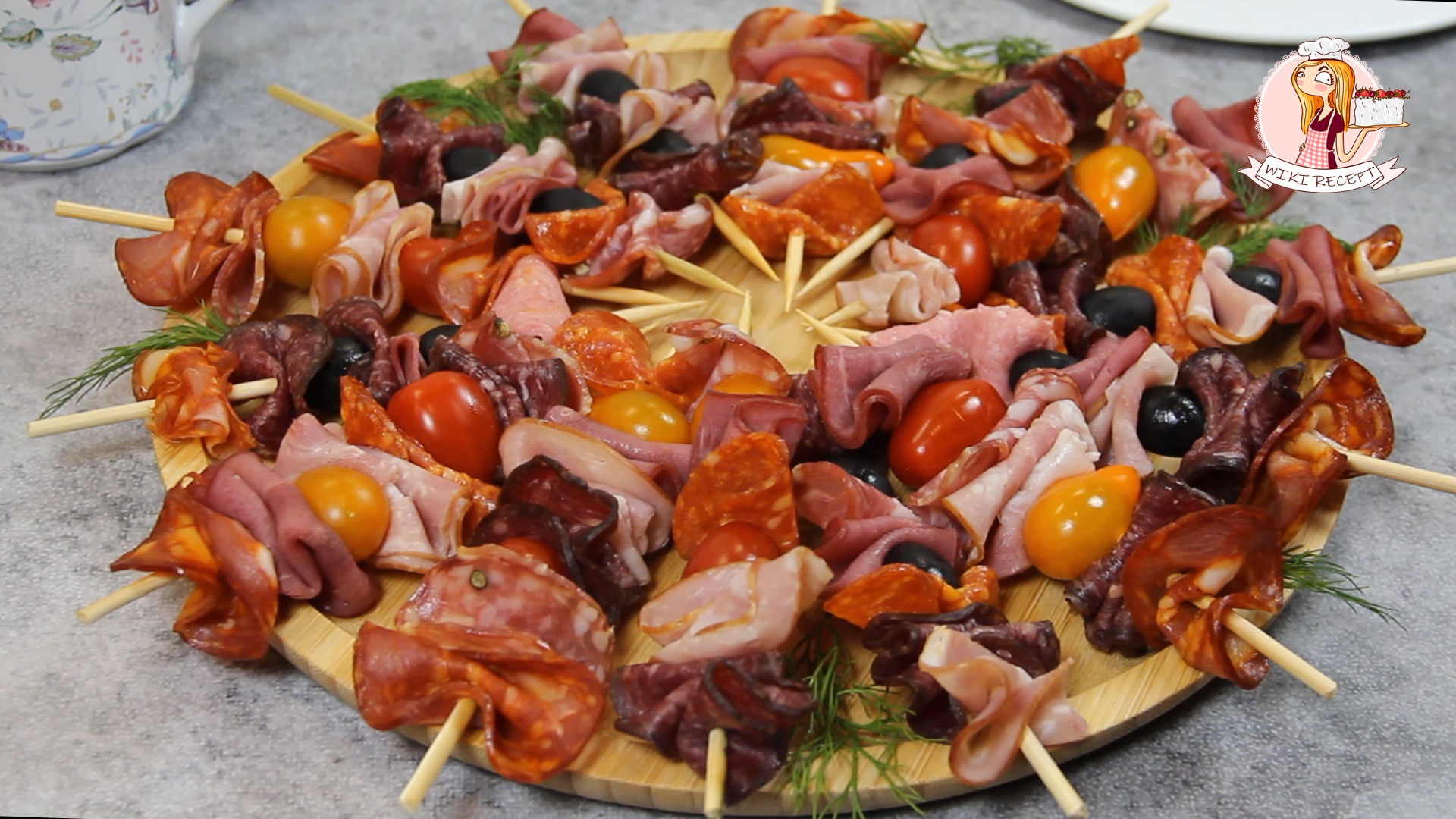 МЯСНАЯ НАРЕЗКА на ПРАЗДНИЧНЫЙ СТОЛ,  которая никогда не засохнет, потому что не успеет!