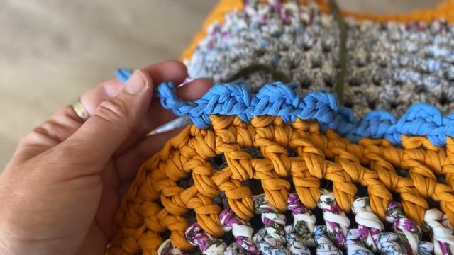 Как удлинить ХЛОПКОВУЮ ПРЯЖУ прямо из мотка. Закрываю последний ряд КОВРА