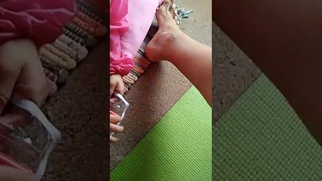 Анна рисует свои первые шедевры