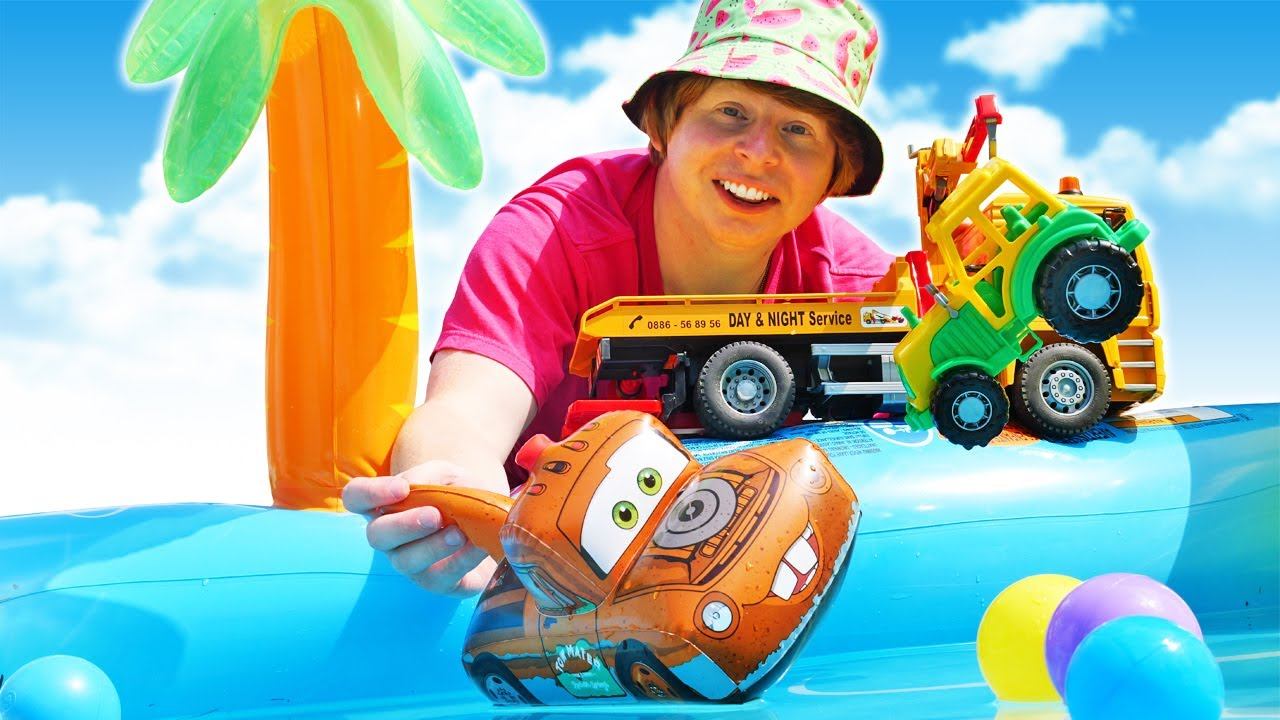 Моя песочница: Какие машинки могут купаться в бассейне? Видео для малышей про игрушки