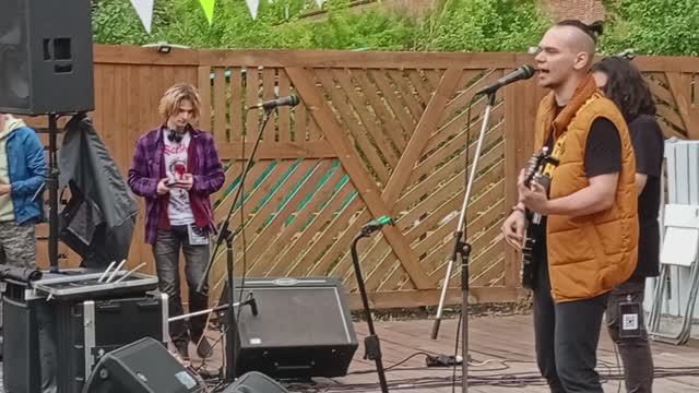 Живое исполнение  рока группой My Second Face  и движ???на открытии лета в "Квартале" 10 06.2023