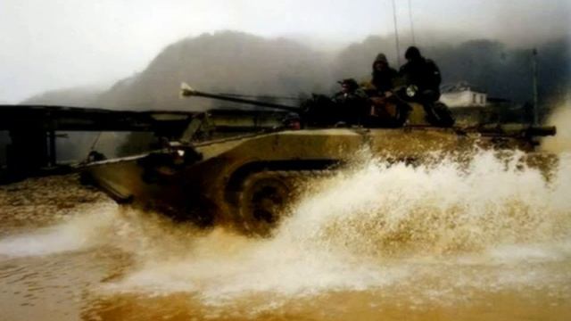 ДОТЯНУТЬ ДО УТРА..."СЛОВНО ДЕМОНЫ АДА КРУЖАТ ВИХРИ ОГНЯ. СВИСТ ОТ ПУЛЬ И СНАРЯДОВ ГОЛОВЫ НЕ ПОДНЯТЬ"