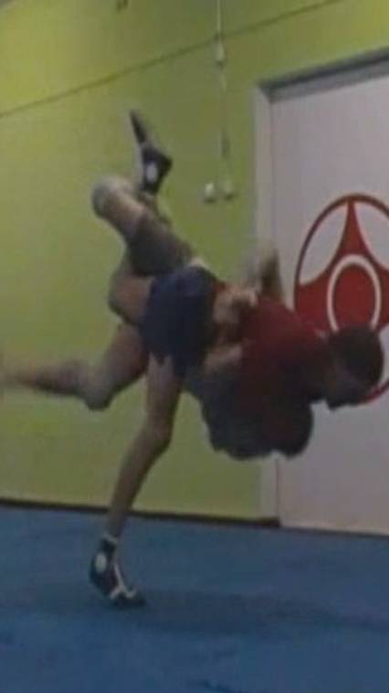 Каждый борцуха немного летчик