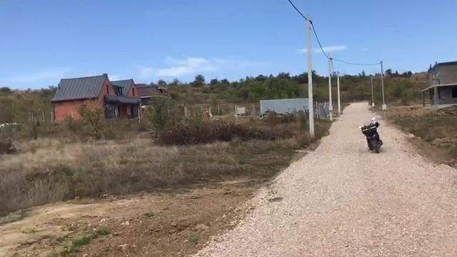 ПРОДАЖА НЕДОРОГО ОТЛИЧНОГО УЧАСТКА В КРЫМУ С ВИДОМ НА ОЗЕРО И ЛЕС! СВЕТ ПО ФАСАДУ! ОТЛИЧНЫЙ ЗАЕЗД!