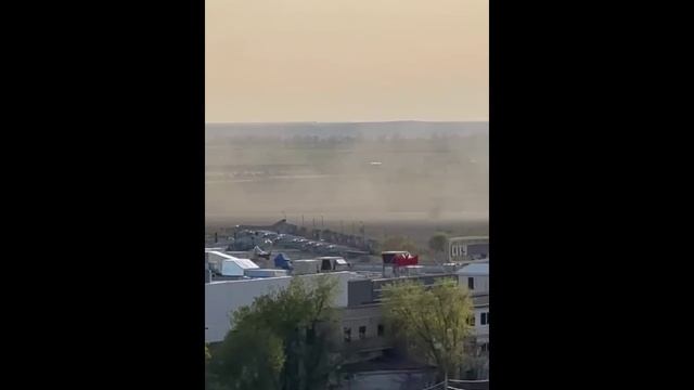 В Одессе слышны мощные взрывы, поднялся огромный столб дыма.