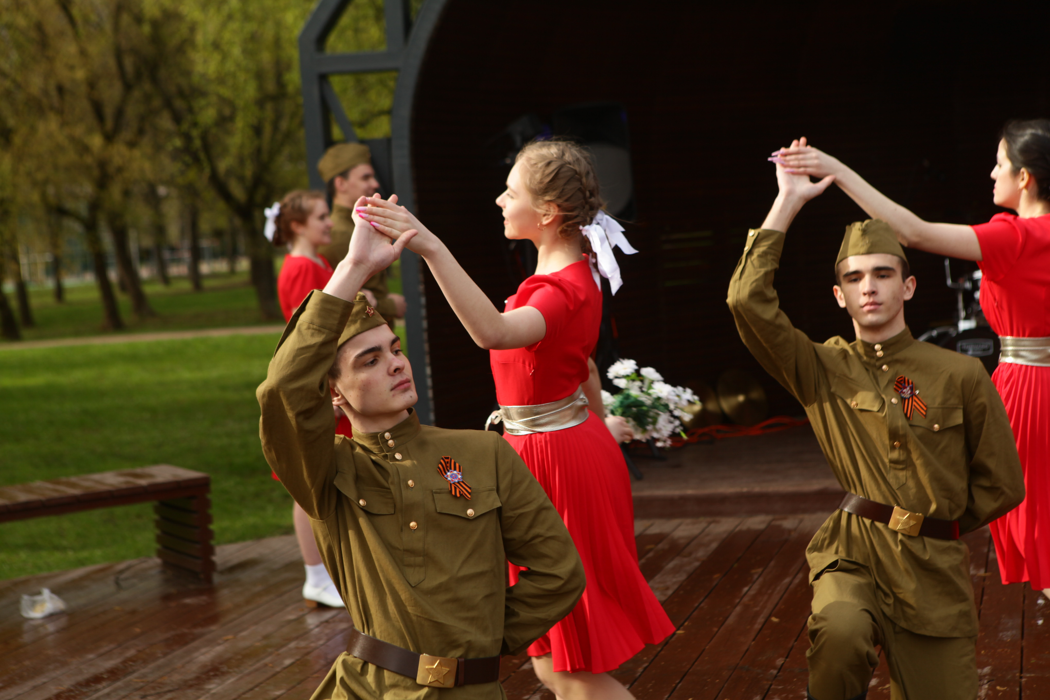 Вальс Победы в исполнении танцевального коллектива «Кадетские традиции»