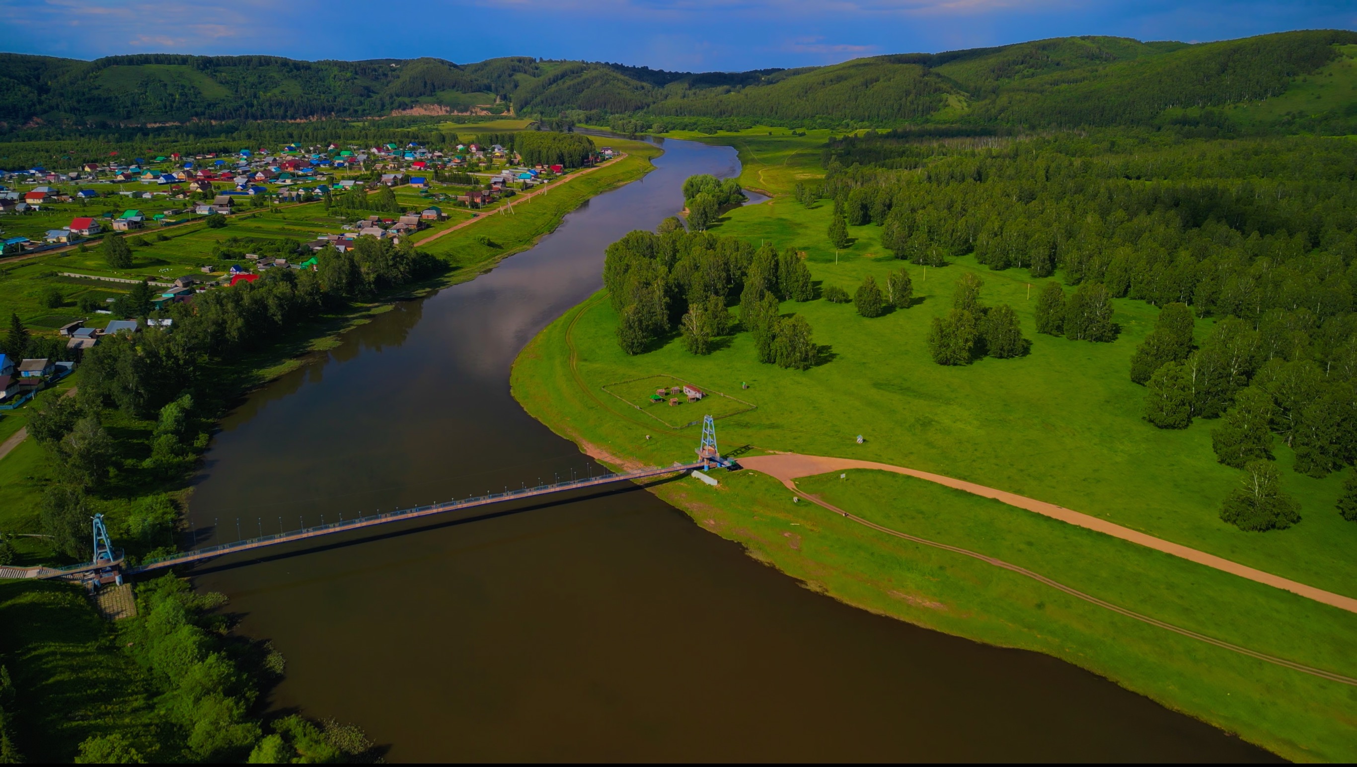Мы приехали на КУРГАЗАК минеральный источник, вытекающий из отрогов горного хребта Каратау