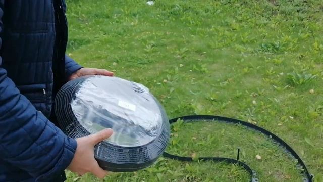 Гибкий садовый пластиковый бордюр Манго в бухтах по 10 метров и 30 колышек.