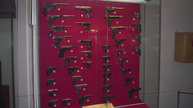 20040409 Экспозиция «старого» Музея оружия (слайд-шоу)