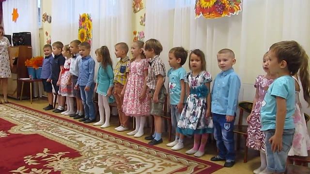 Младшенький Ванятка. Утренник в садике [hjSB8Jz8QuI].mp4