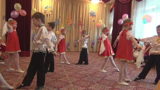 Стилизованный народный танец - Калинка-малинка. Подготовительная группа детского сада
