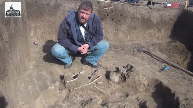 Серолощеный кувшин из захоронения, подвергнутого обряду разрушения.mp4