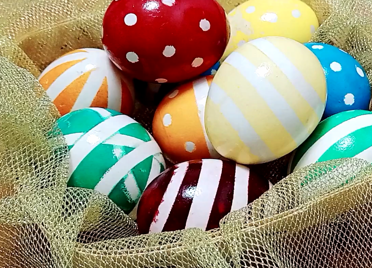 Красим ЯЙЦА на ПАСХУ-2022 в красивый горошек и в полоску с помощью обычной изоленты - легко и просто