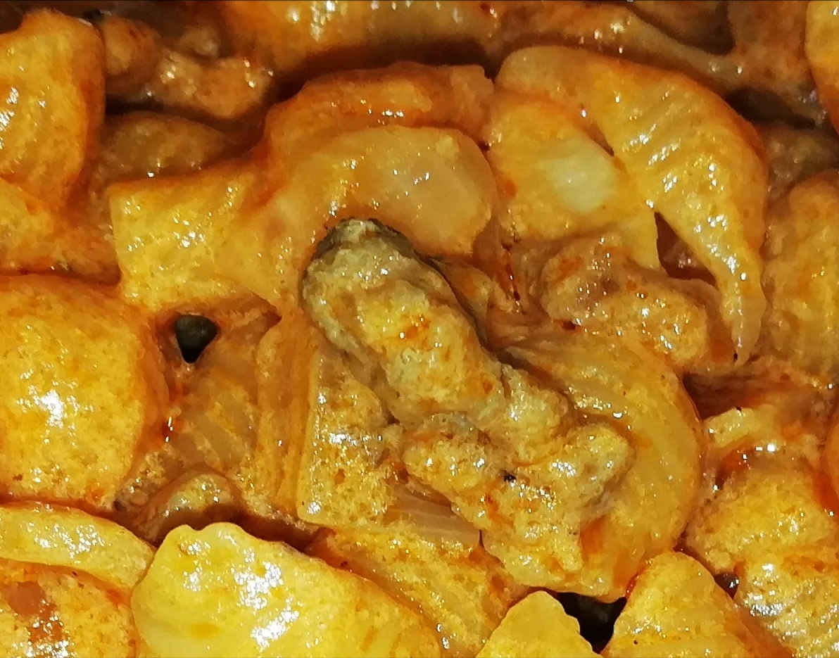 Макароны с фаршем в томатно-сливочном соусе.