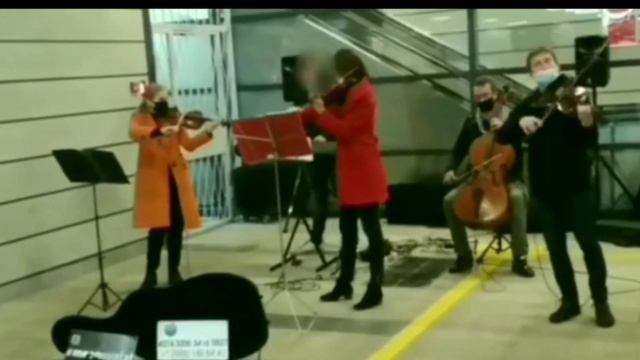 Музыка в метро. Славянский бульвар