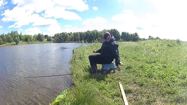 Клёв карасика на безымянной речке.