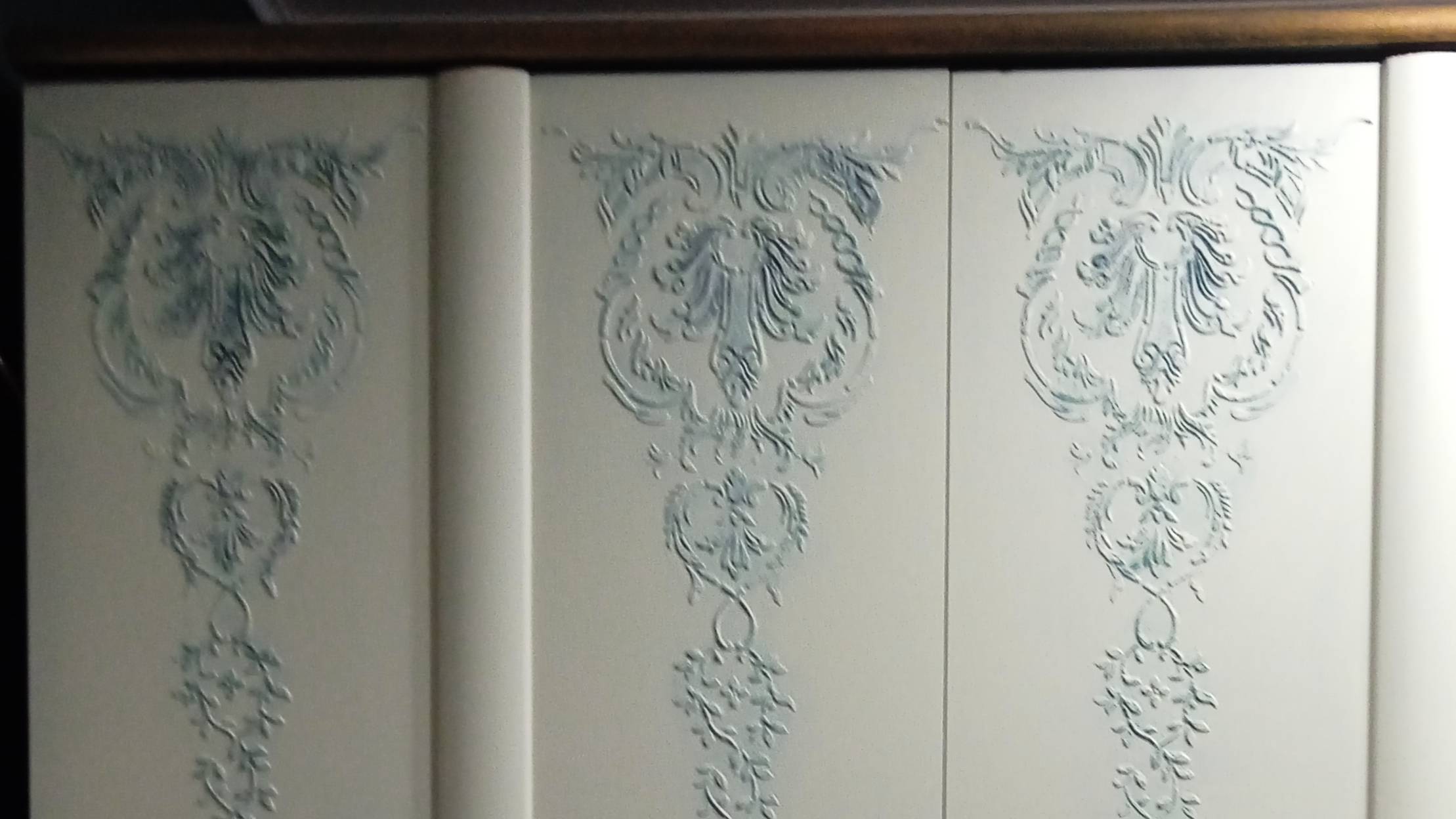 Обновила старый шкаф и наличники. Переделка до и после.