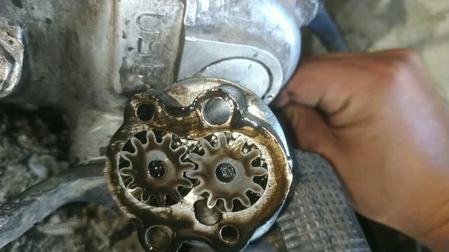 Не исправный масло насос мотоцикла Урал.