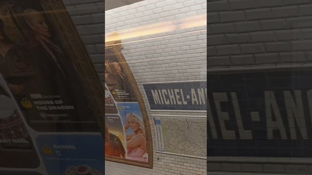 Barbie Macron 2030 ????