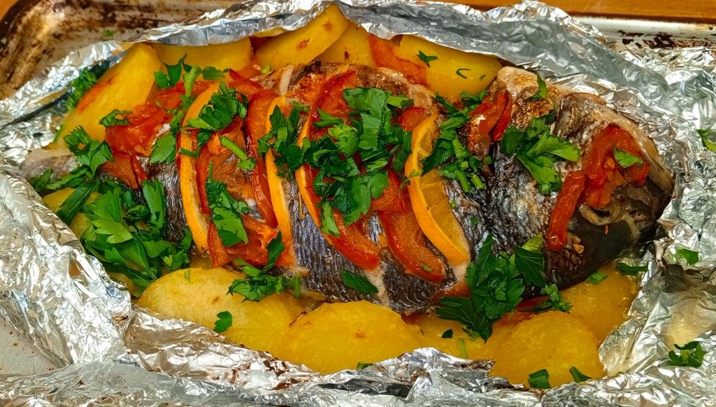 Рецепт приготовления дорадо с картошкой в духовке: легко и вкусно