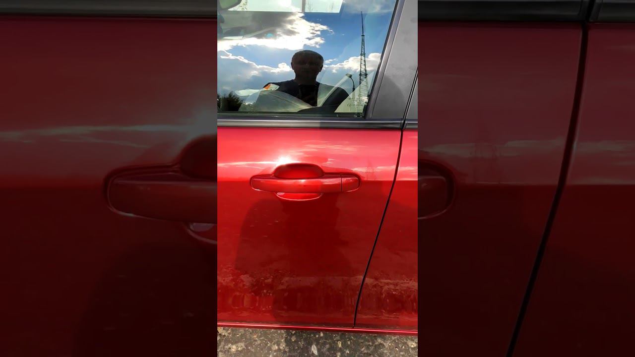 Аккумулятор сел, а Ладу Весту надо открыть